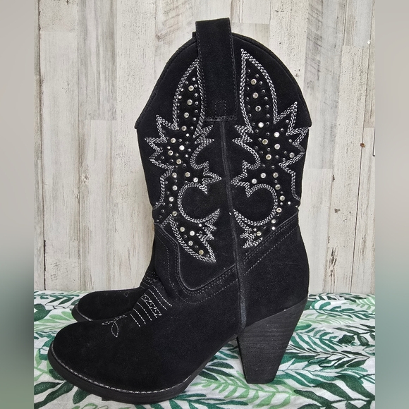 Very Volatile | Shoes | Very Volatile Black Rhinestone Cowgirl Boots ...